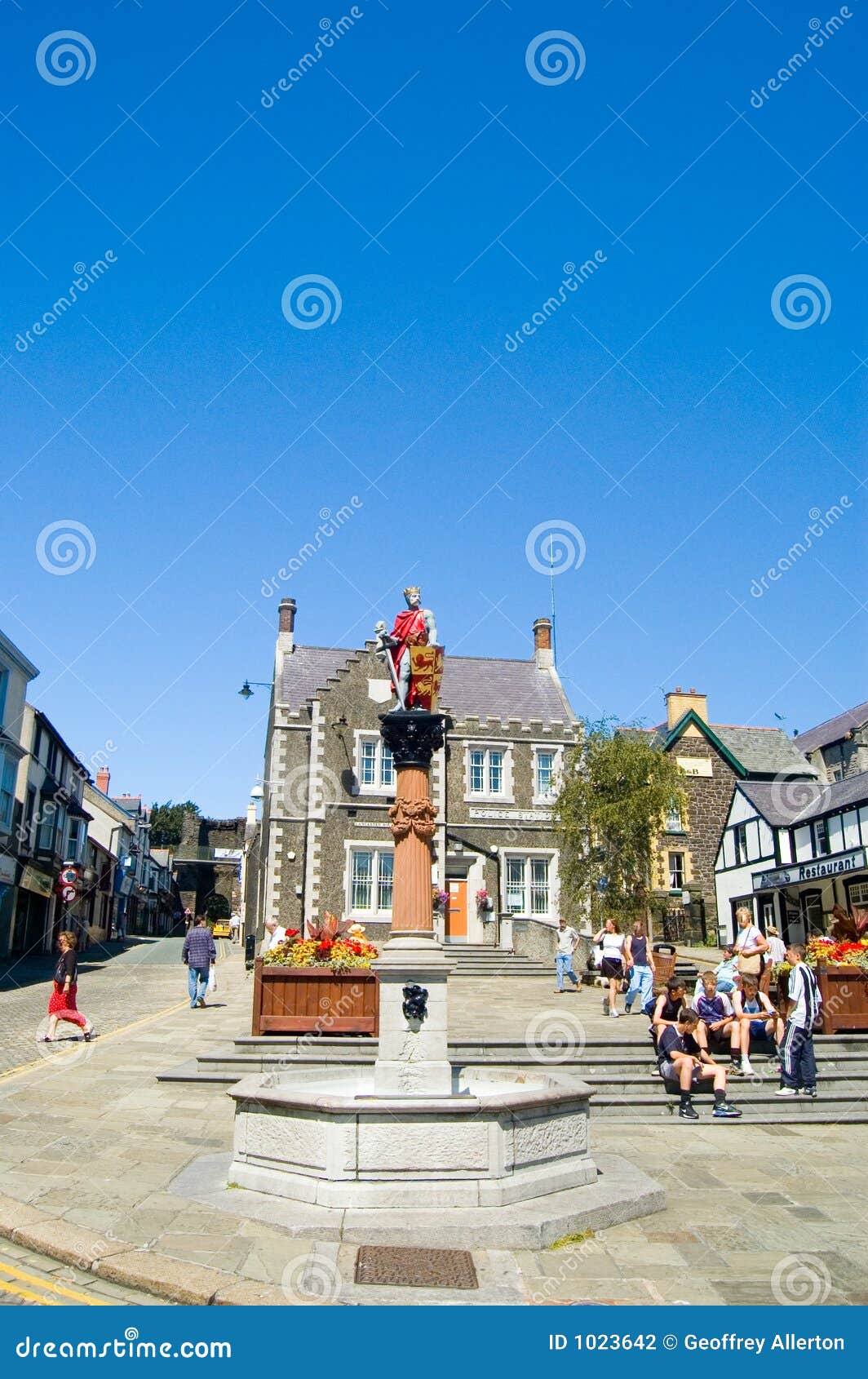 Monument and town square stock photo. Image of people - 1023642