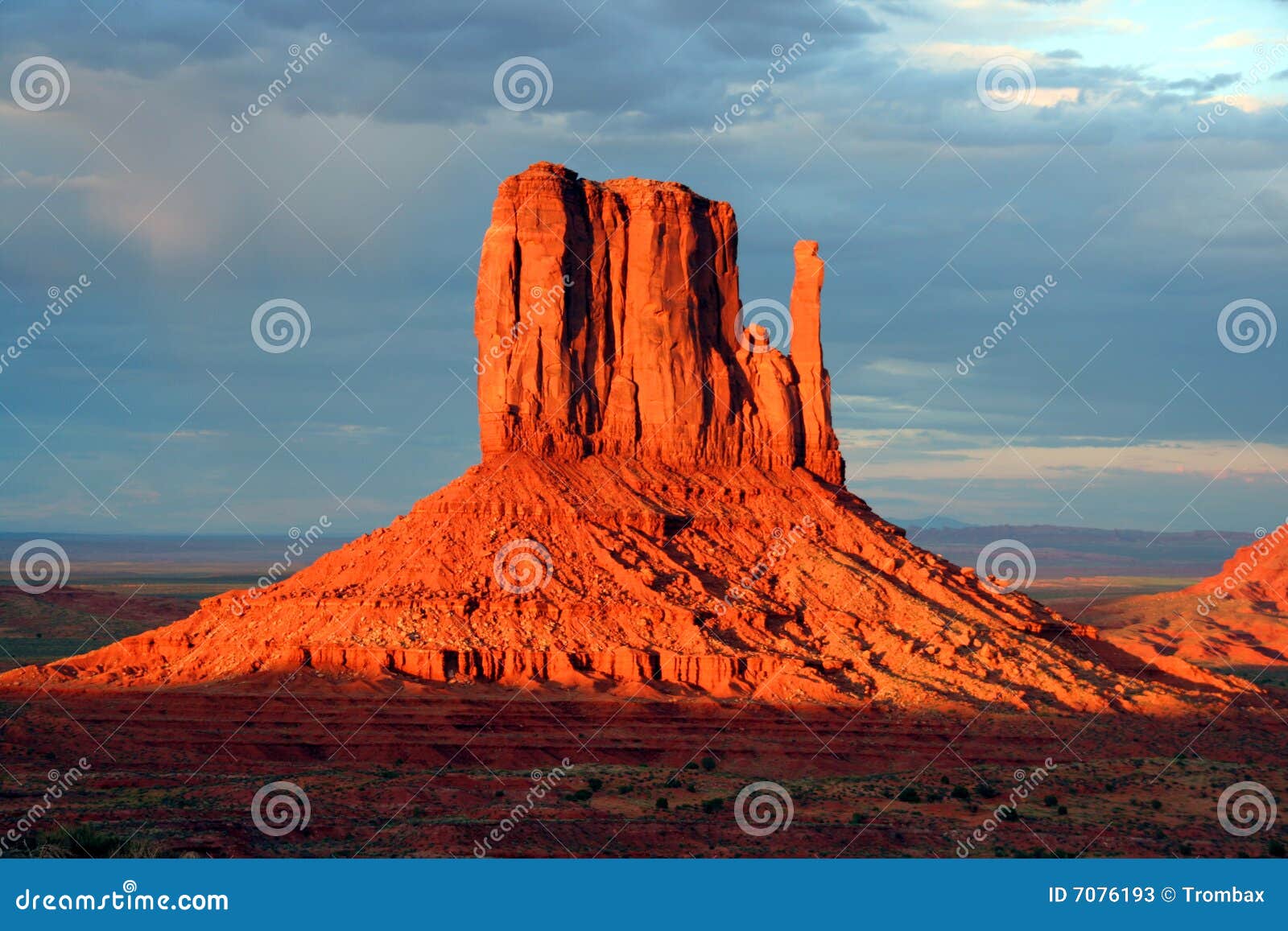Monument Valley at Sunset stock image. Image of attraction - 7076193
