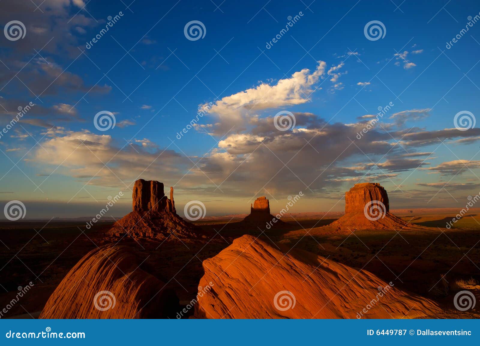 Monument Valley Utah at Sunset Stock Image - Image of arizona, clouds ...