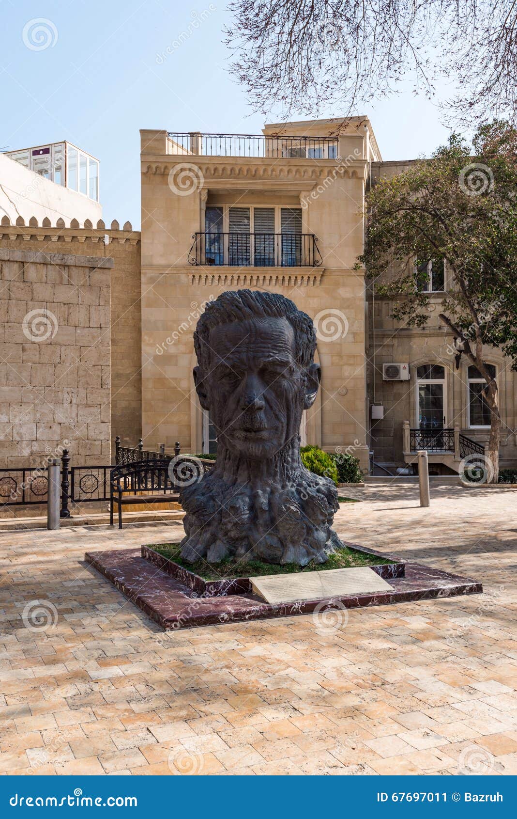 Monument vers Aliaga Vahid photo éditorial. Image of course - 67697011