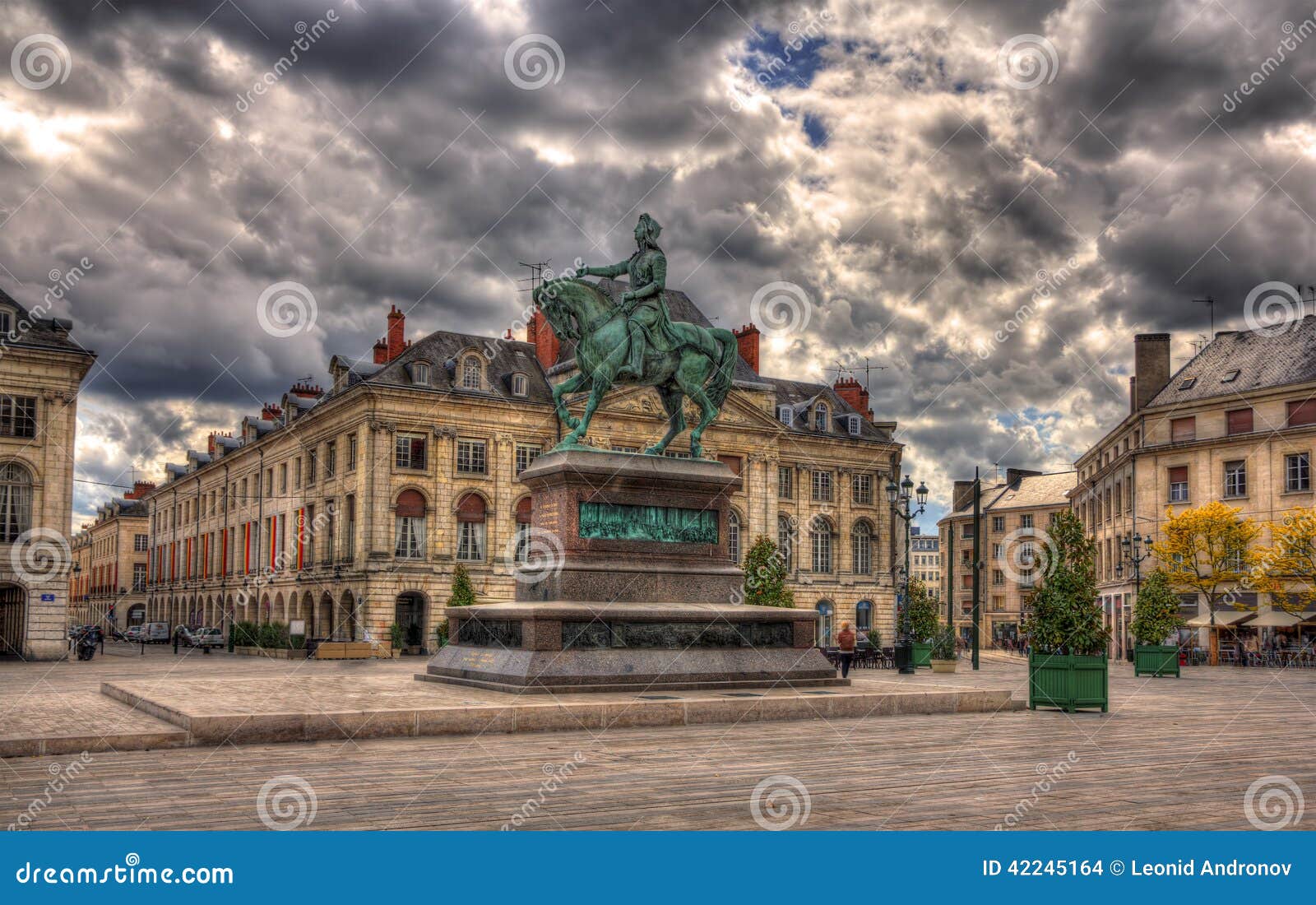 Monument Von Jeanne D'Arc in Orleans, Frankreich Stockfoto - Bild von reiter, haus: 42245164