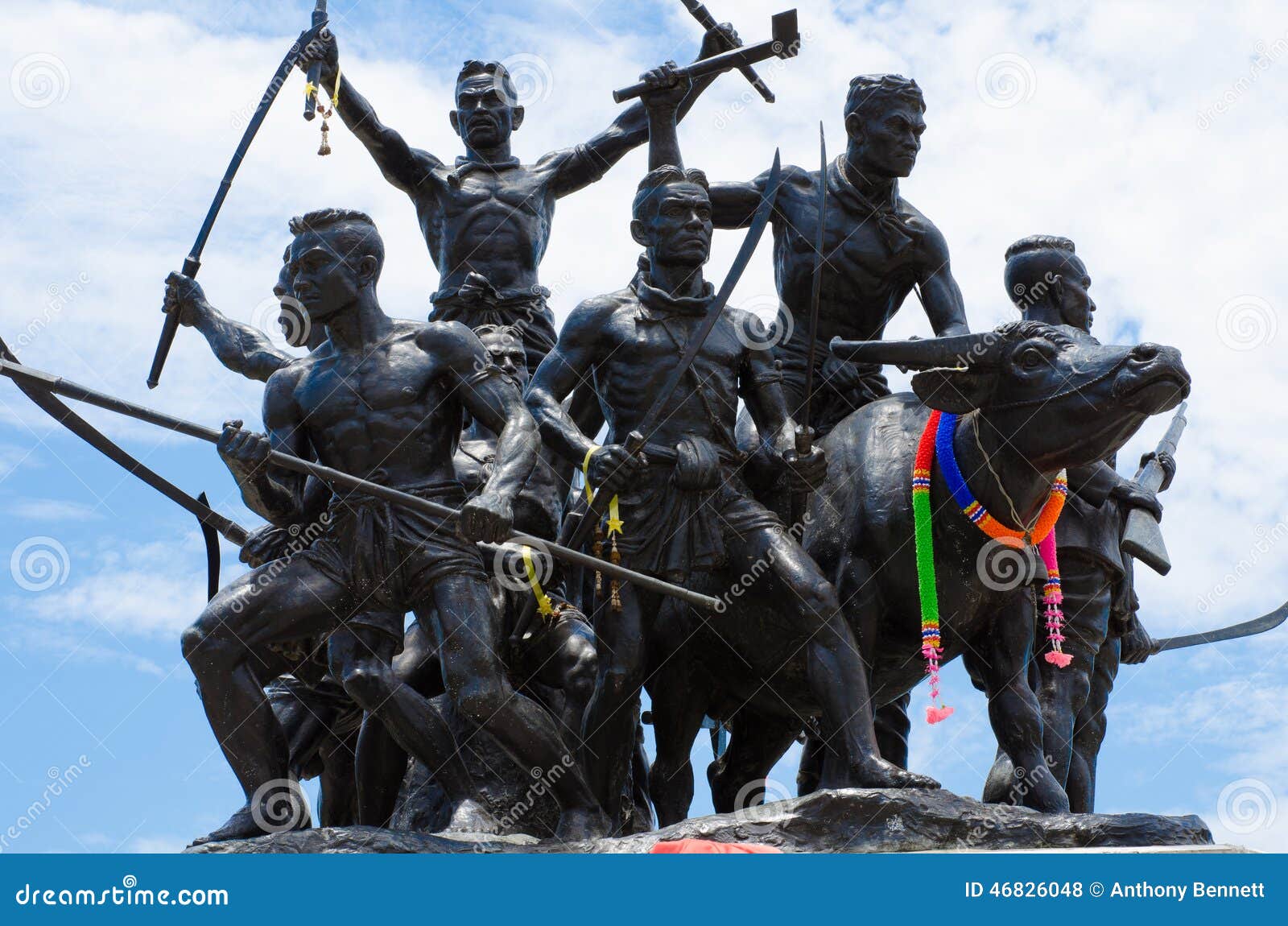 Monument Von Knall Rachan-Helden Stockfoto - Bild von angehalten, blau ...