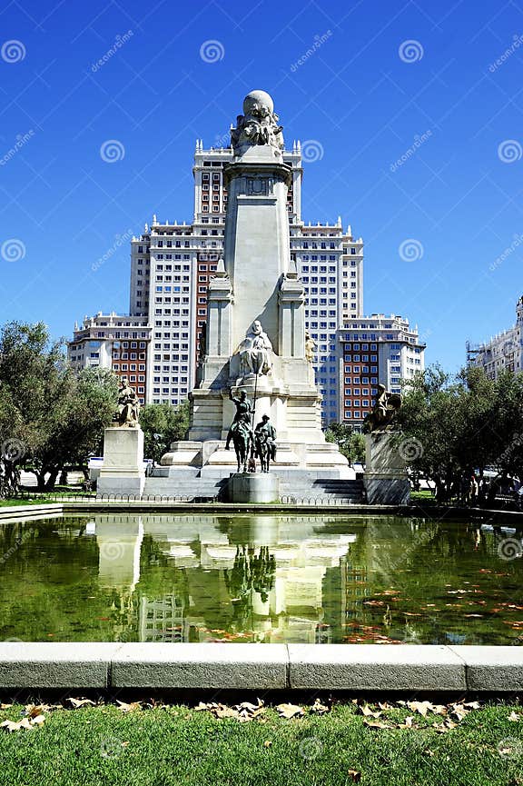 Monument and water editorial image. Image of buildings - 51375150