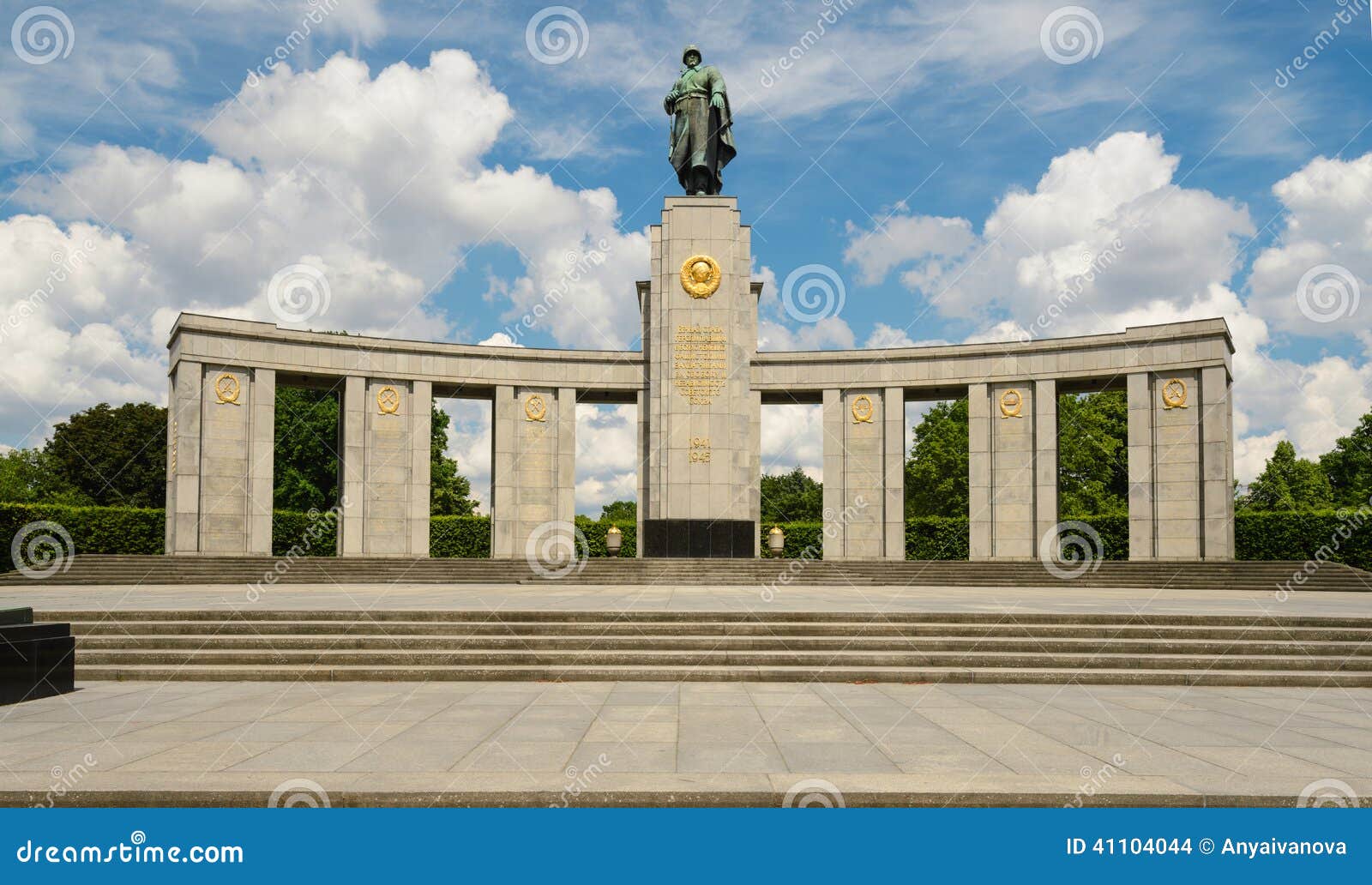 Monumento Ai Soldati Sovietici a Berlino Fotografia Stock - Immagine di ...