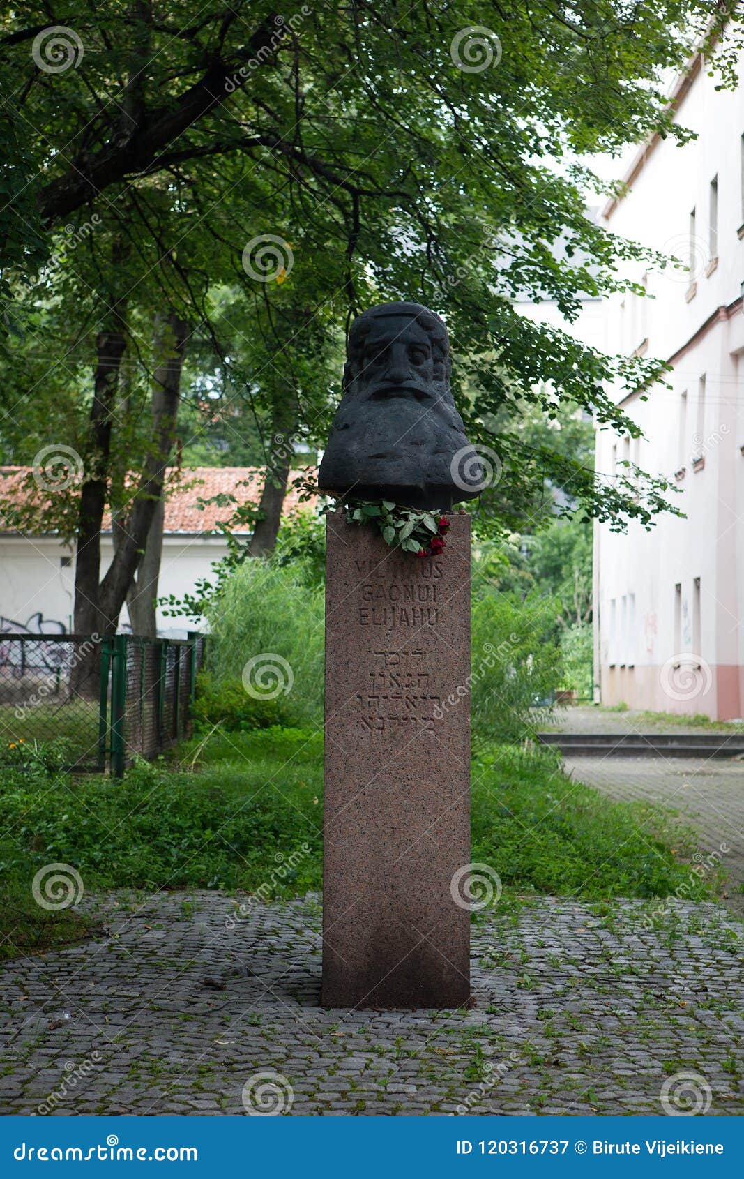 Monumento ao Vilna Gaon fotografia editorial. Imagem de memorial ...