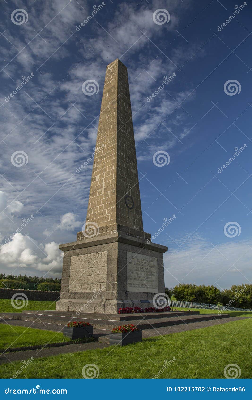 Monumento de Knockagh fotografia editorial. Imagem de monte - 102215702