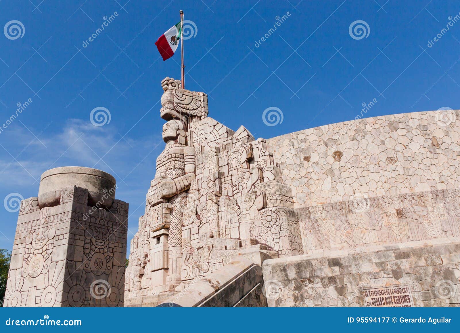 Monumento De La Bandera En Merida Yucatan Fotografía editorial - Imagen ...