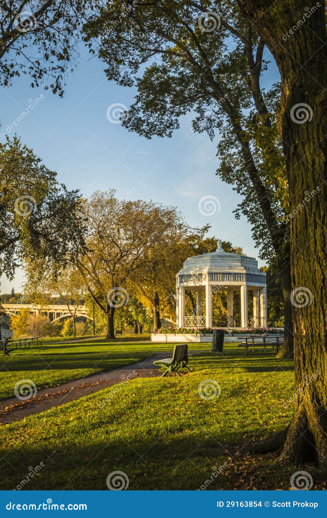 Monumento De Saskatoon Vimy Foto de archivo - Imagen de monumento ...