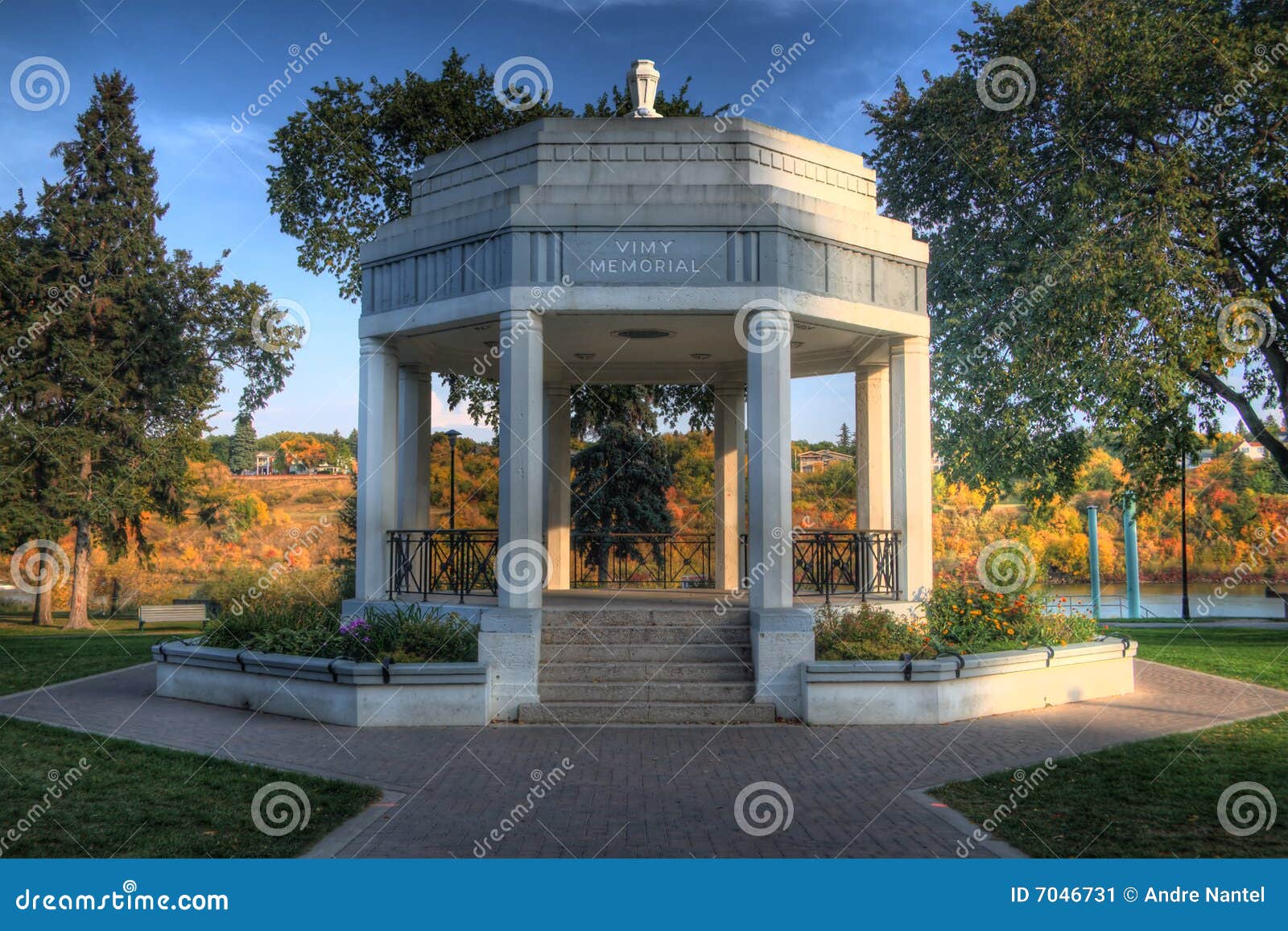 Monumento De Saskatoon Vimy Imagen de archivo - Imagen de alto, guerra ...