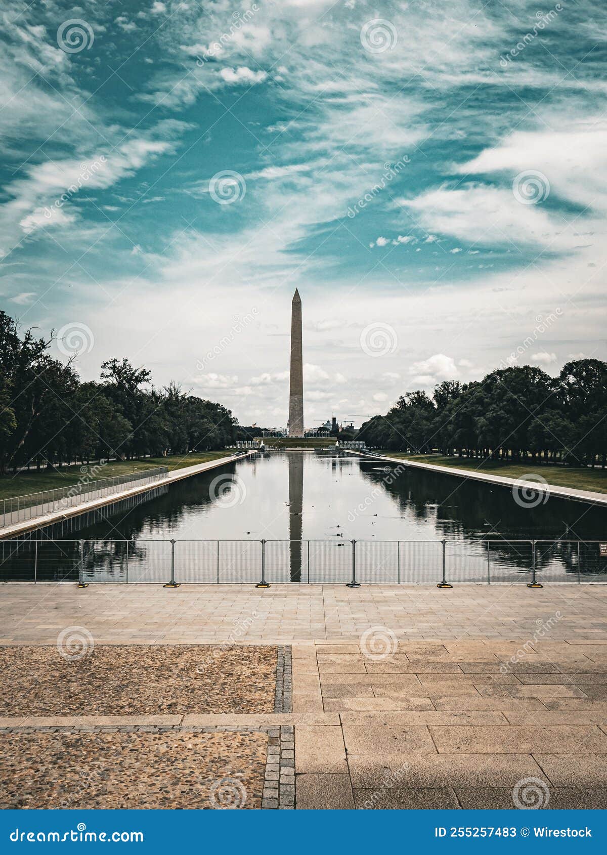 Monumento De Washington Edificio En Forma De Obelisk En El Centro ...