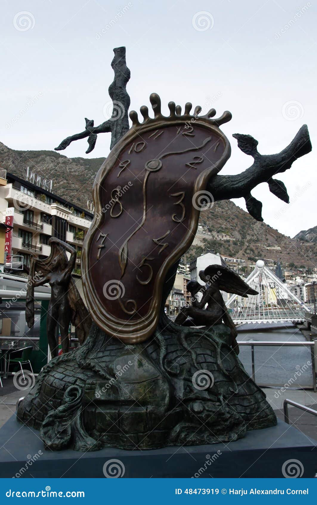 Monumento Del Reloj De Salvador Dali Imagen de archivo editorial ...