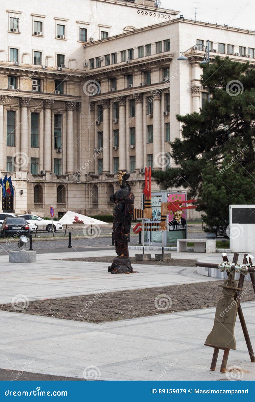 Monumento En Bucarest Rumania Imagen de archivo editorial - Imagen de ...
