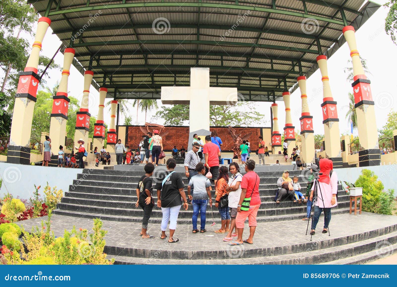 Monumento En La Isla De Mansinam Foto editorial - Imagen de indonesios ...