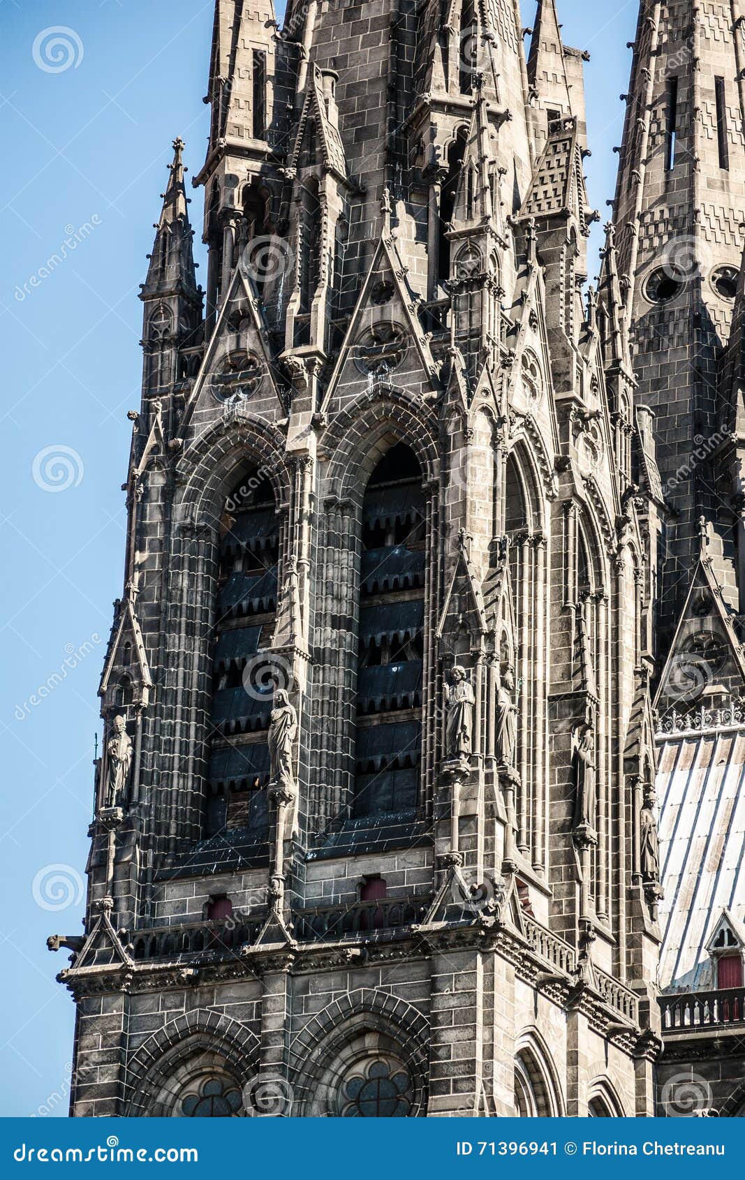 Monumento imponente imagen de archivo. Imagen de iglesia - 71396941