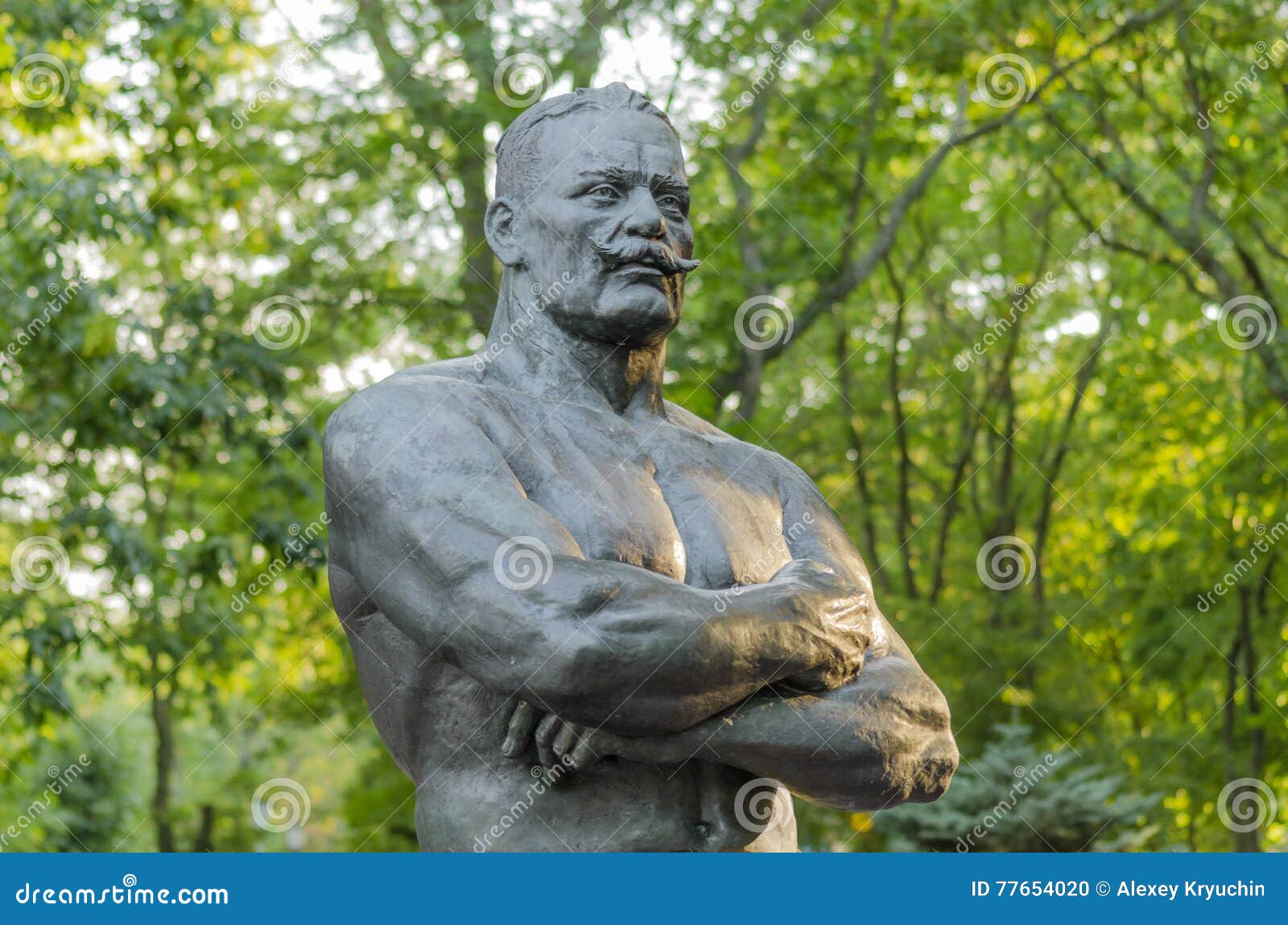 Monumento a Ivan Poddubny imagem editorial. Imagem de esporte - 77654020