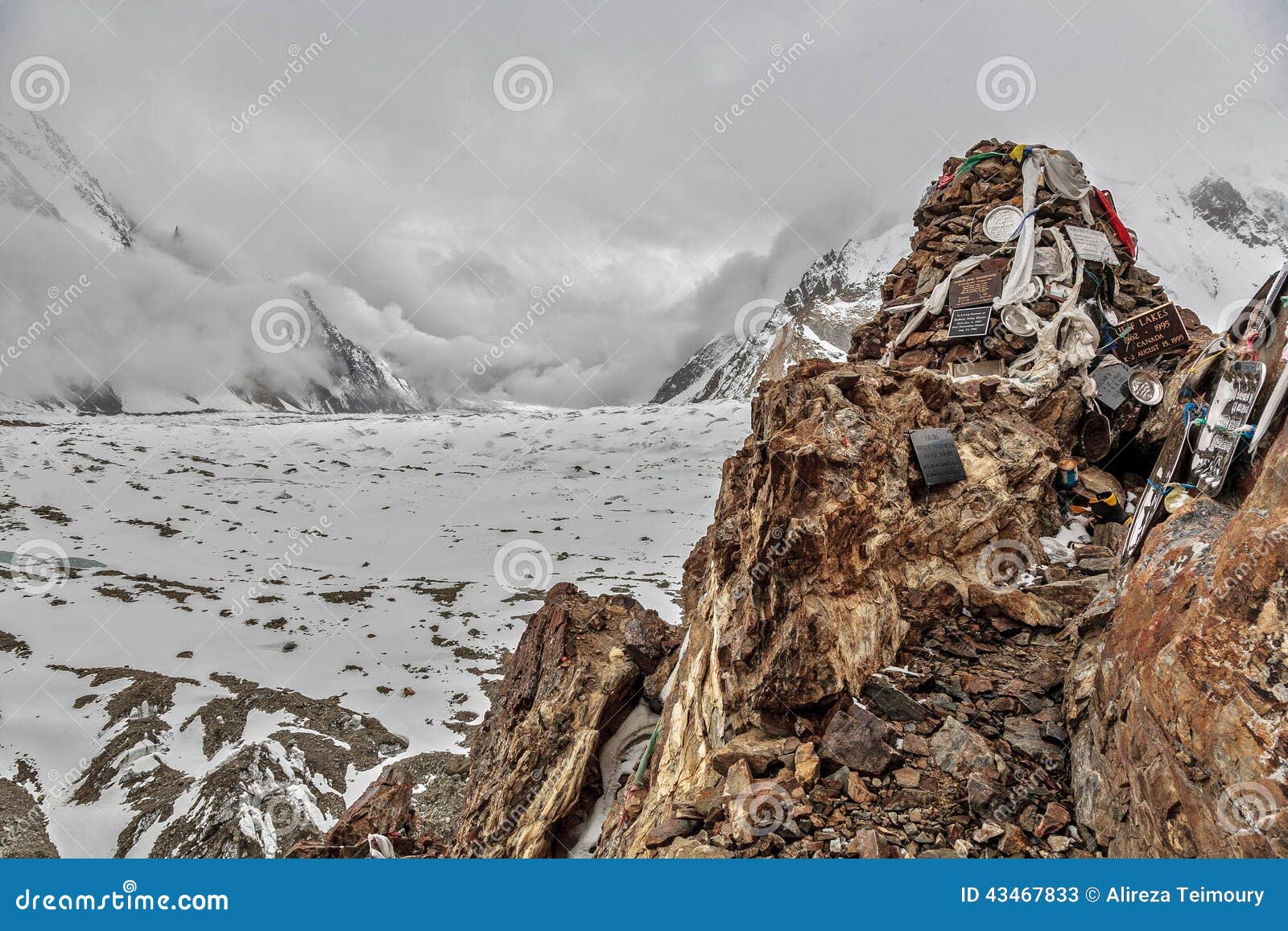 Monumento K2 foto de archivo editorial. Imagen de nubes - 43467833