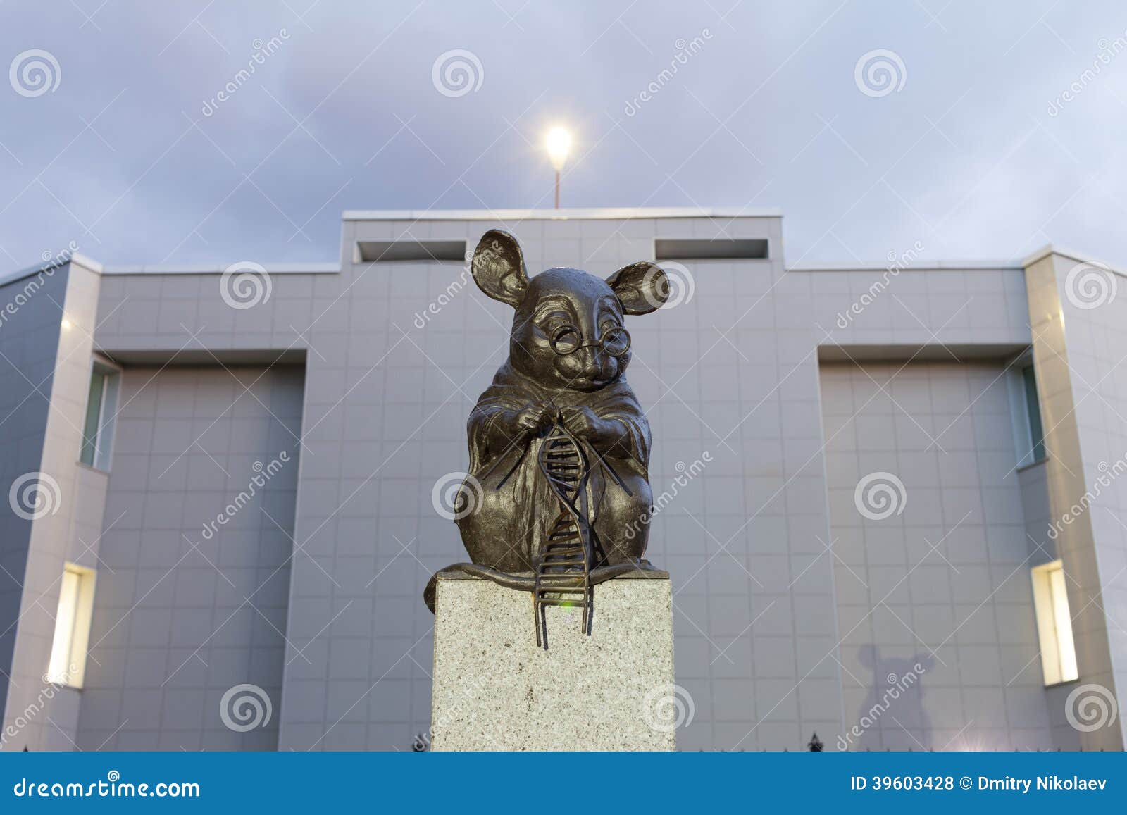 Monumento a La Rata Del Laboratorio Foto de archivo - Imagen de rusia ...