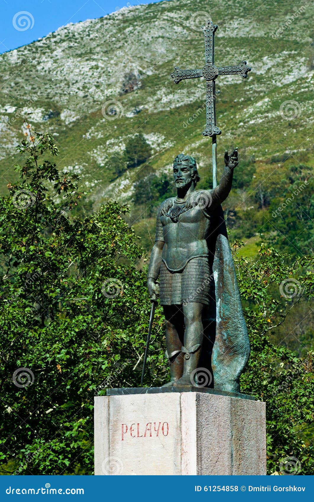 Monumento a rey Pelayo foto de archivo. Imagen de monumento - 61254858