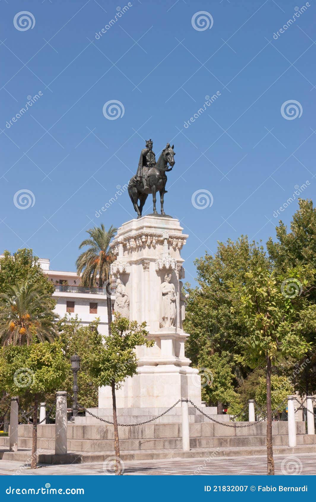 Monumento a Rey Saint Fernando Imagen de archivo - Imagen de exterior ...