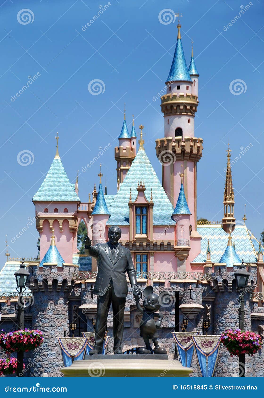 Monumento a Walt Disney E a Rato De Mickey Imagem Editorial - Imagem de ...