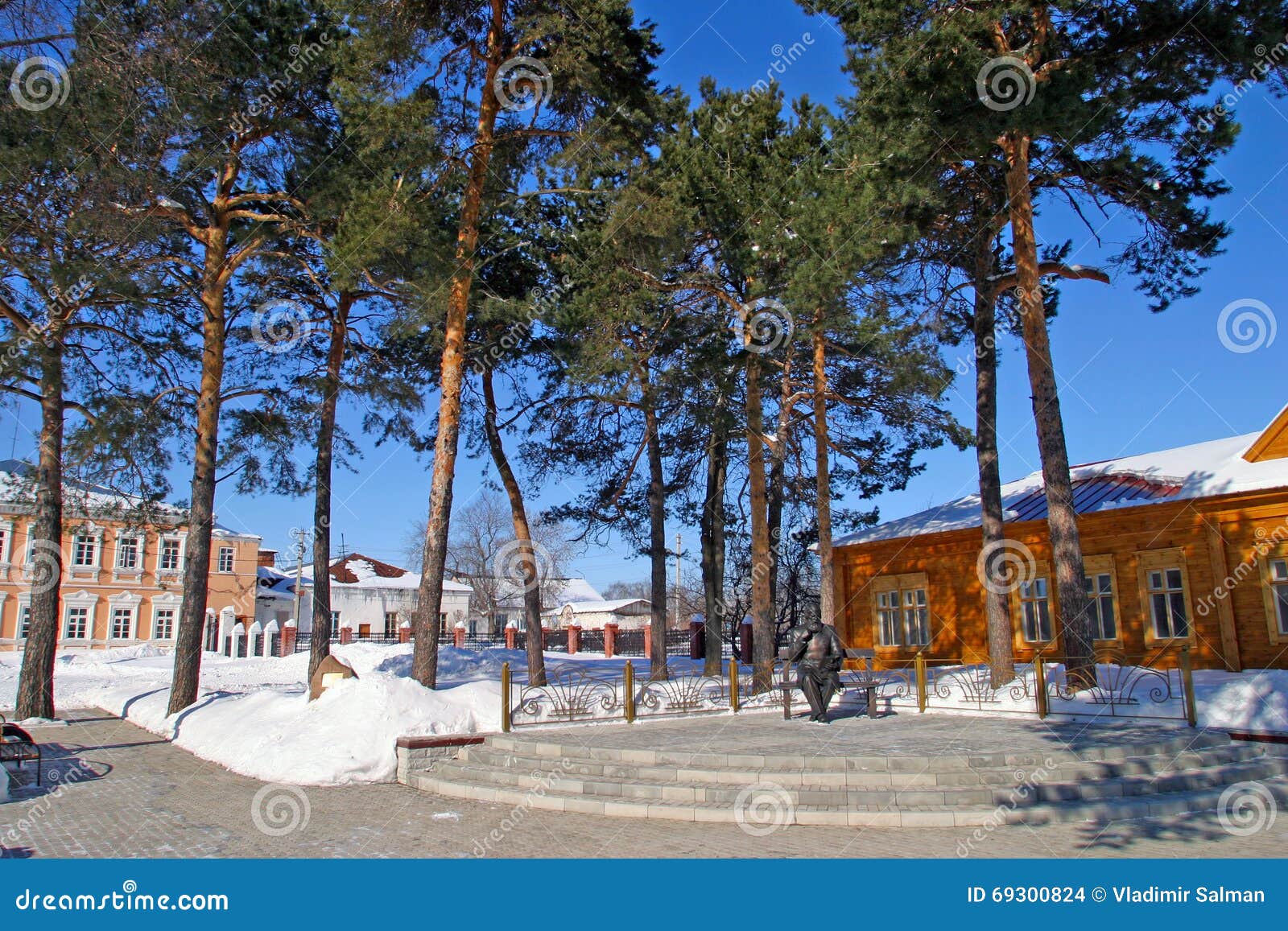 Monumento Y Museo V M Bekhterev Foto de archivo - Imagen de asoleado ...