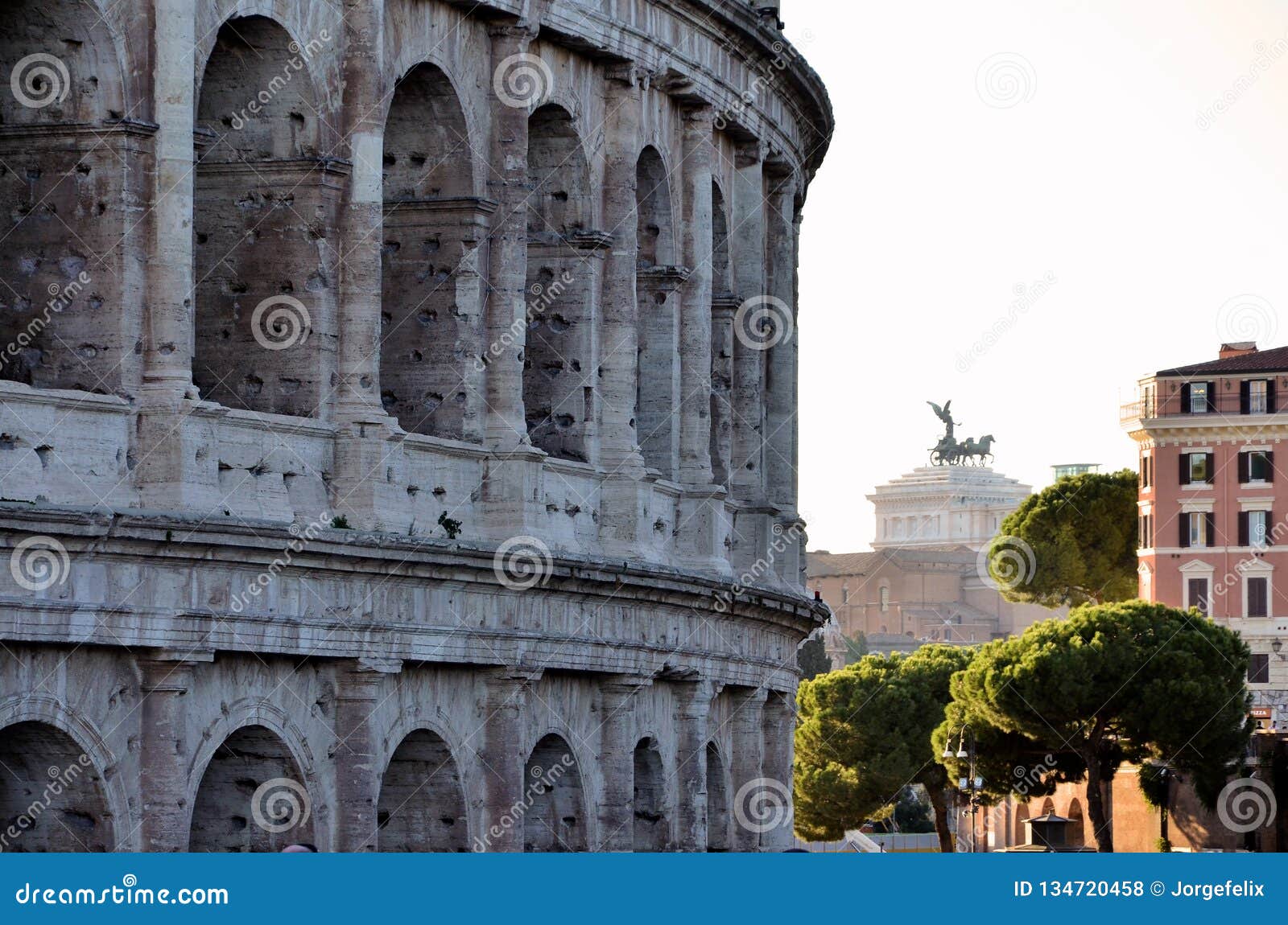 Monumentos en Roma foto de archivo. Imagen de viejo - 134720458