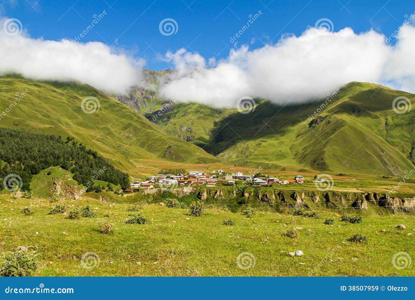 Mooi Berglandschap, Bergdorp Stock Afbeelding - Image of ecologie ...