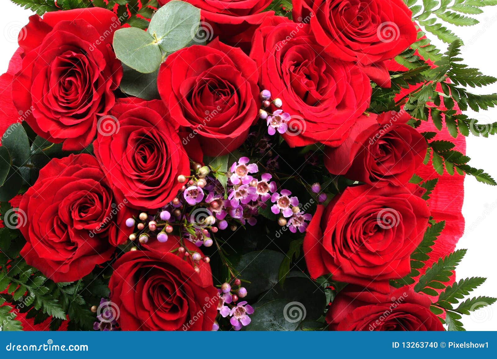 Mooi boeket van rode rozen stock foto. Image of liefde - 13263740