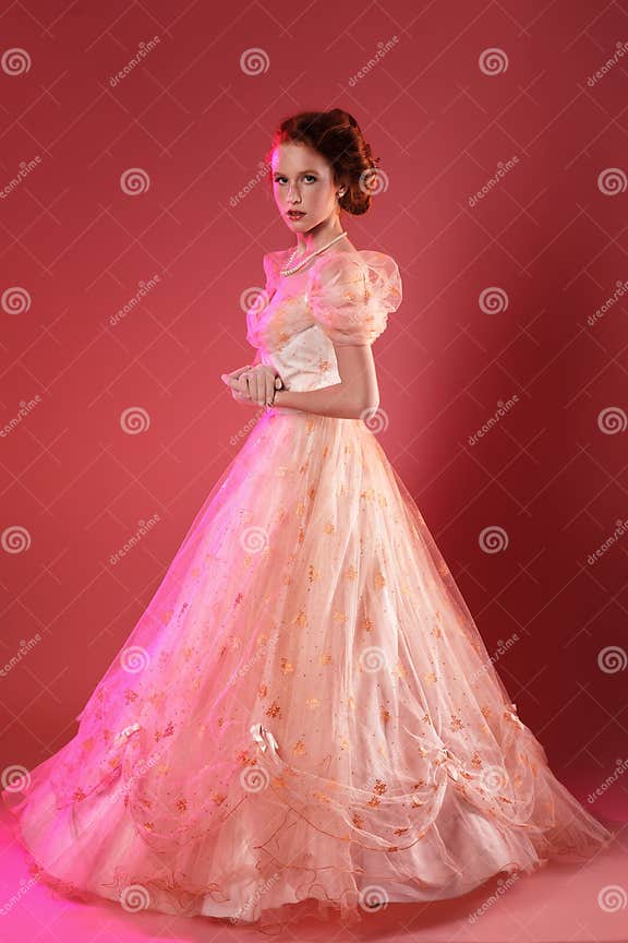 Mooi En Elegant Model in Kleding Stock Foto - Image of haar, historisch ...