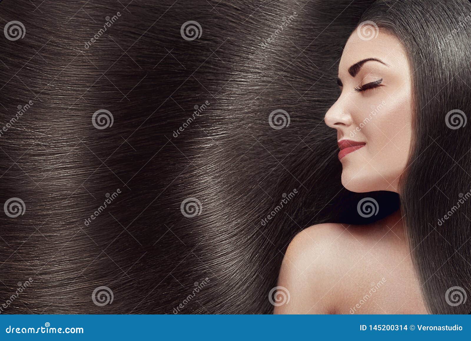 Mooi Haar E Schoonheids Modelmeisje Met Gezond Zwart Haar Mooi Wijfje