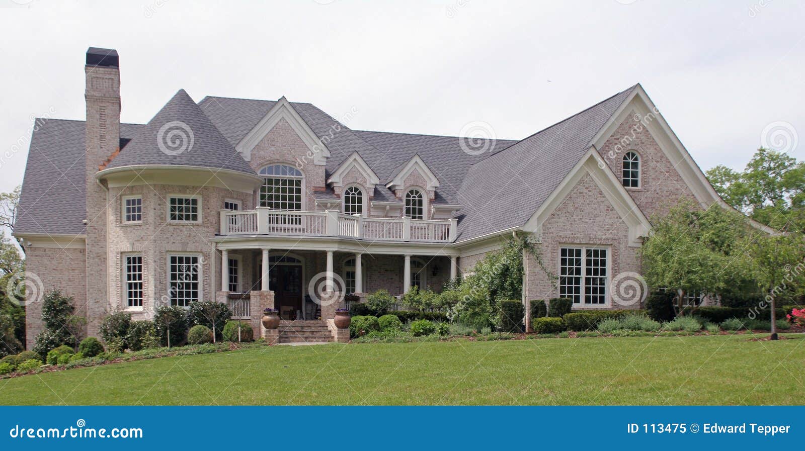 Mooi Huis stock afbeelding. Image of herenhuis, familie - 113475