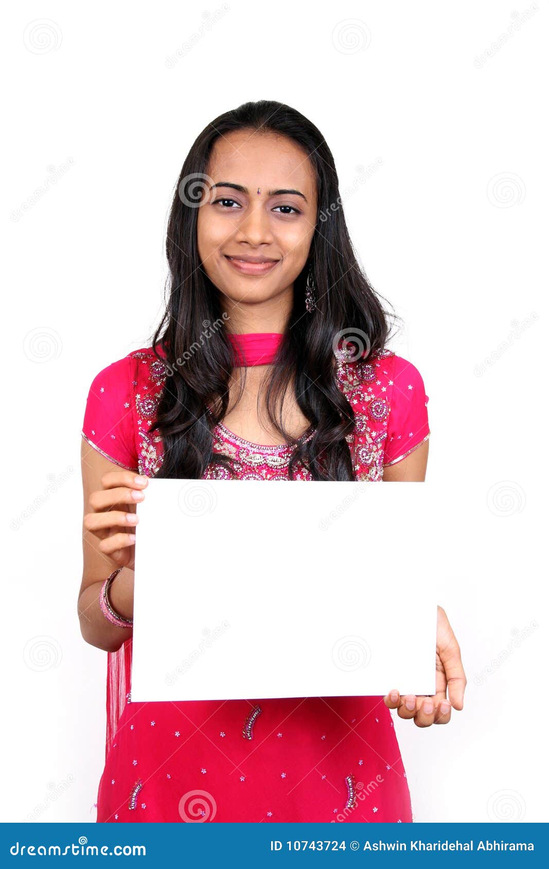 Mooi Indisch Meisje Dat Een Witte Banner Houdt. Stock Foto - Image of ...