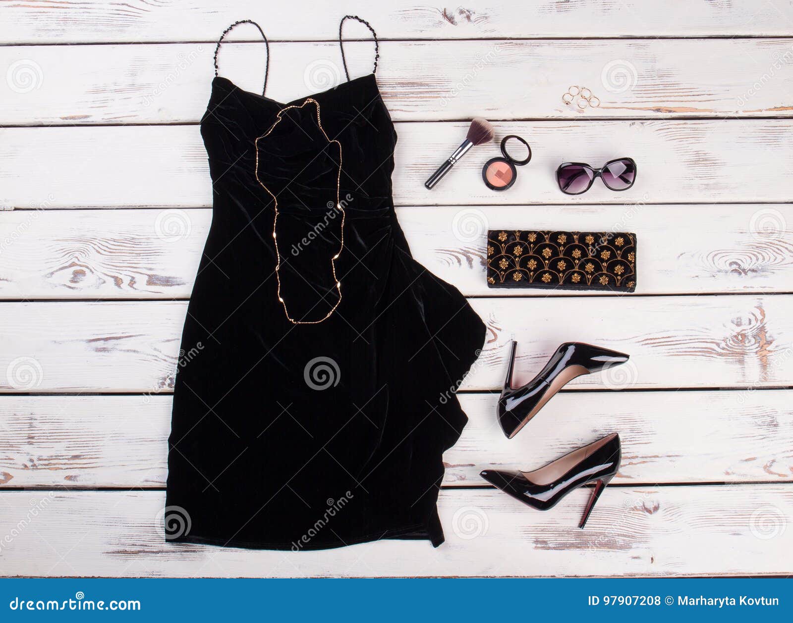 Mooi Kledingstuk Voor Avondpartij Stock Foto - Image of hoog, modieus ...