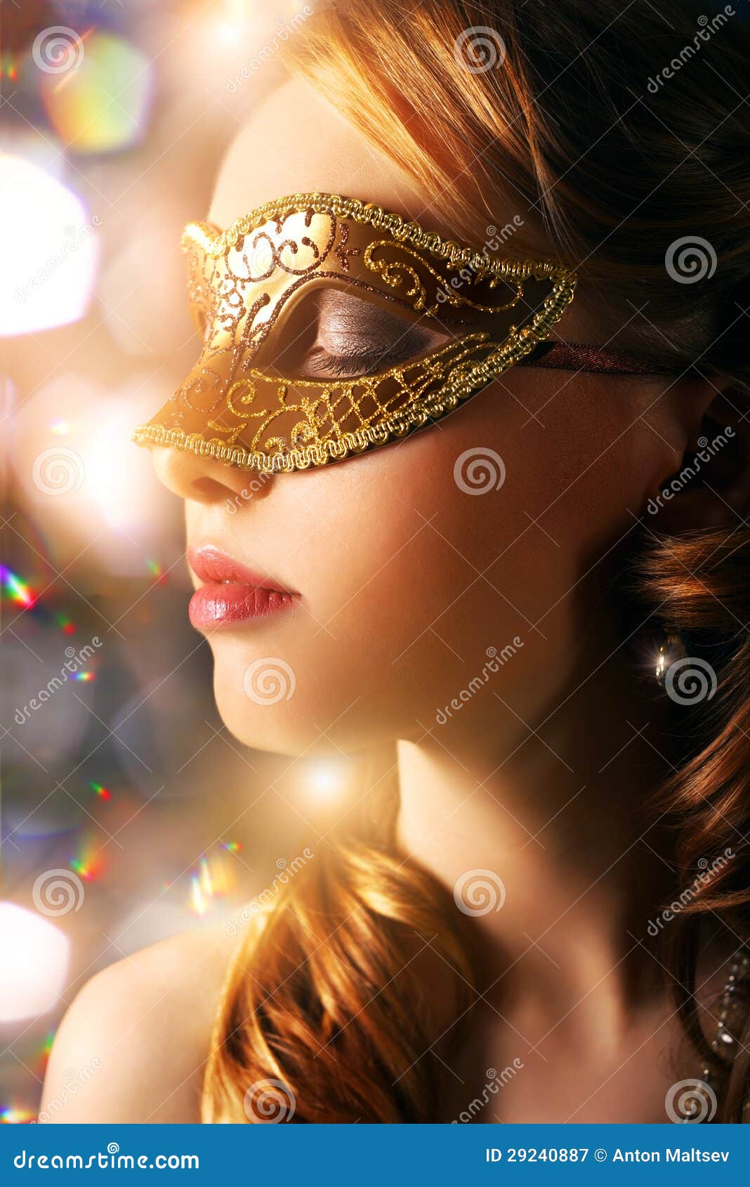 Mooi Meisje in Carnaval Masker Stock Afbeelding - Image of vier ...