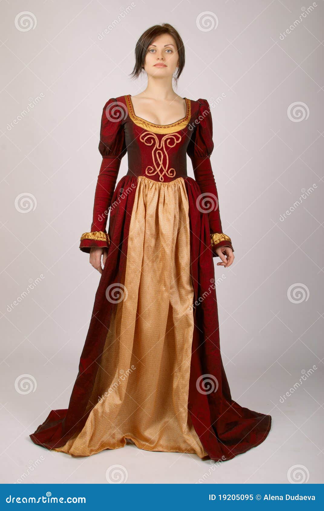 Mooi Meisje in Een Middeleeuwse Kleding Stock Afbeelding - Image of ...