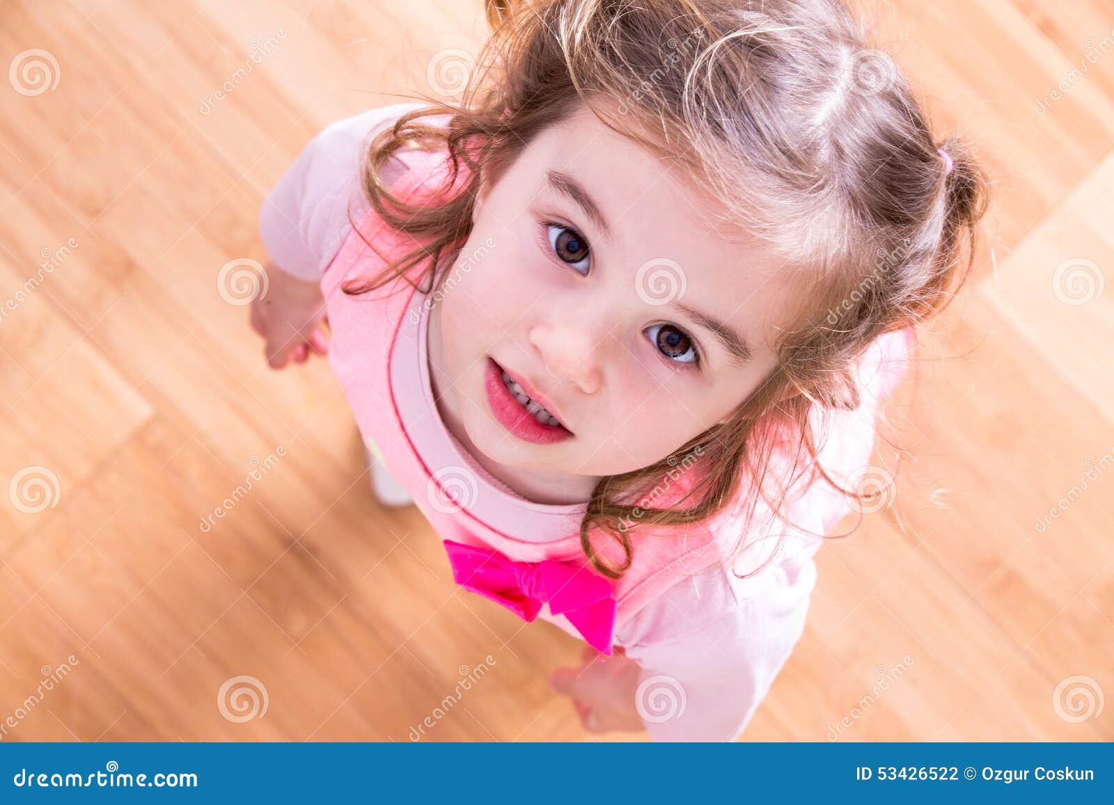 Mooi Meisje Met Het Smeken Ogen Stock Foto - Image of liefde, weinig ...