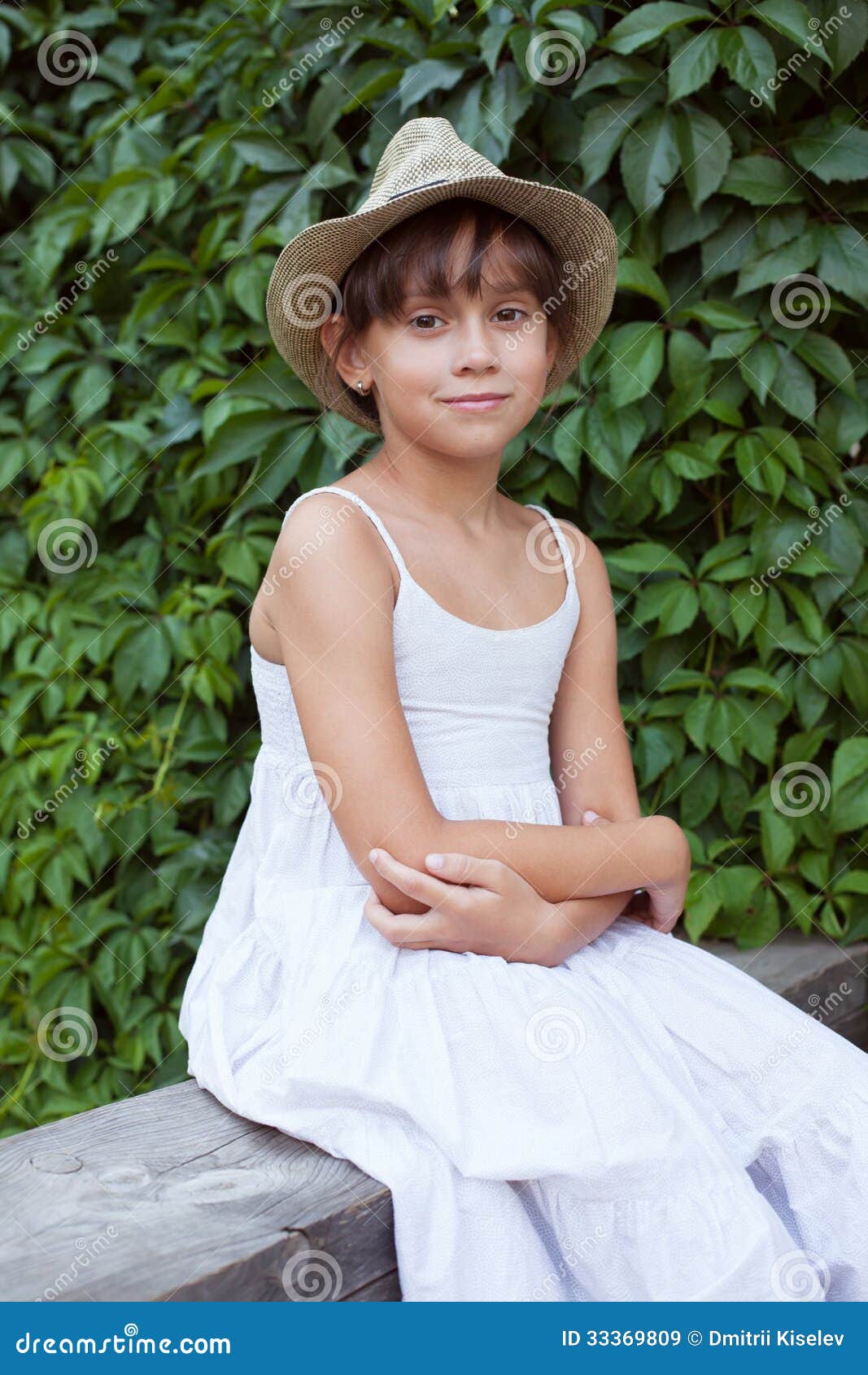 Mooi Mooi Meisje in Een Witte Kleding Stock Afbeelding - Image of puber ...