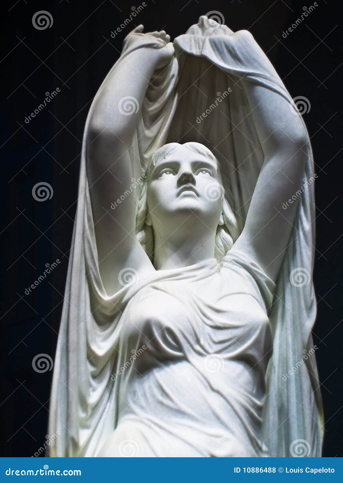 Mooi Standbeeld Van Een Engelachtige Vrouw Stock Foto - Image of ...