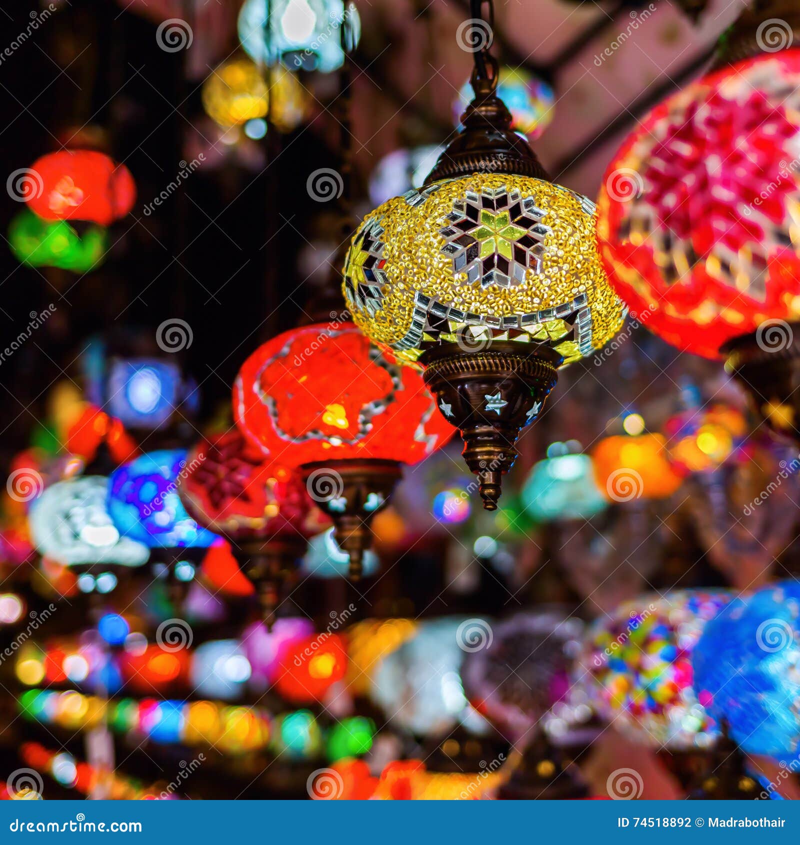 Mooie Arabische Lampen Bij Een Bazaar Stock Foto - Image of winkel ...