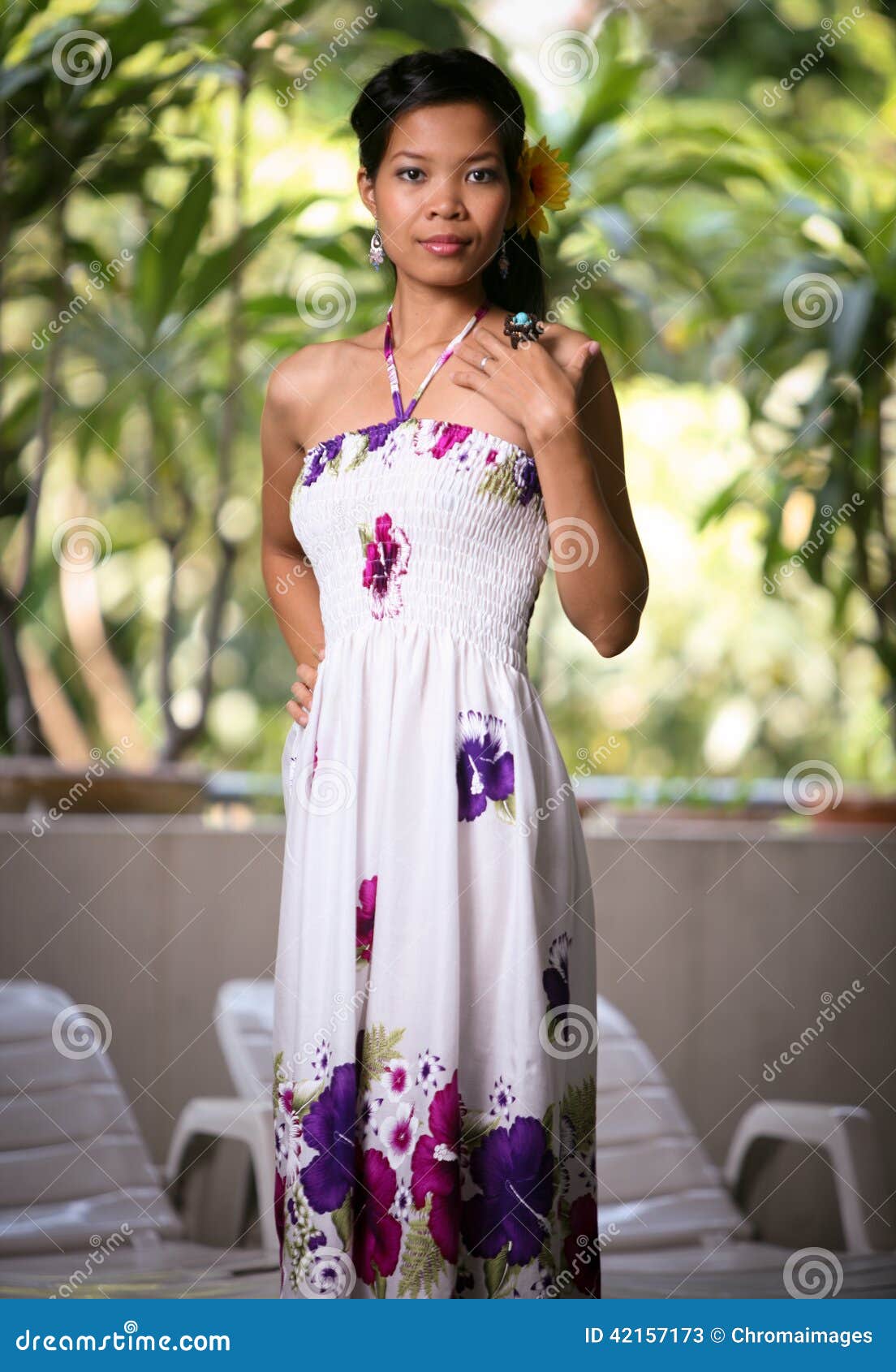 Mooie Aziatische vrouwen stock afbeelding. Image of nave - 42157173