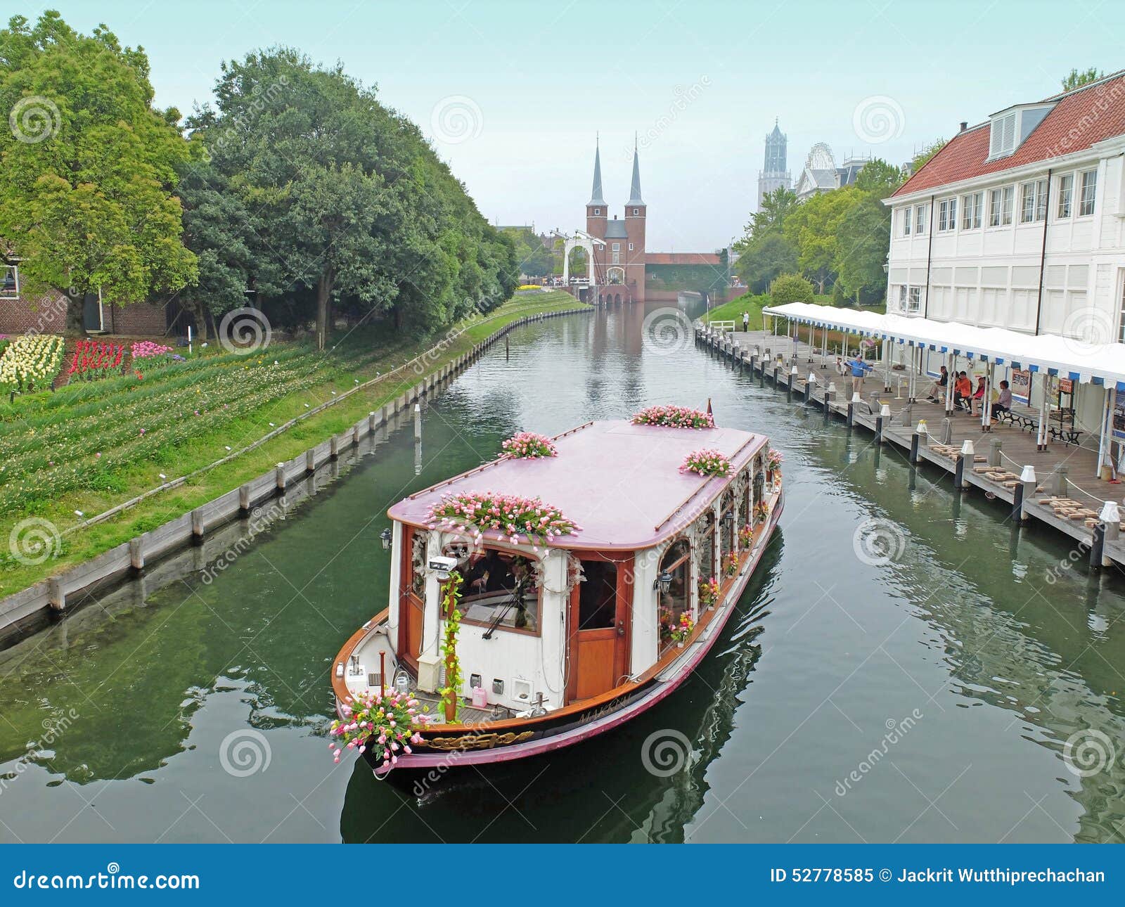 Mooie Boot Die in Het Kanaal Varen Redactionele Afbeelding - Image of ...