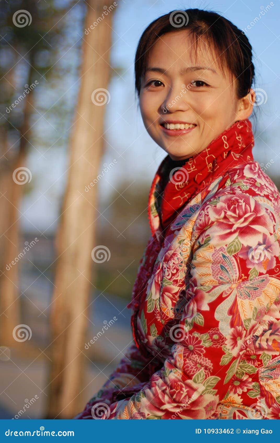 Mooie Chinese vrouw stock foto. Image of chinees, volwassenen - 10933462