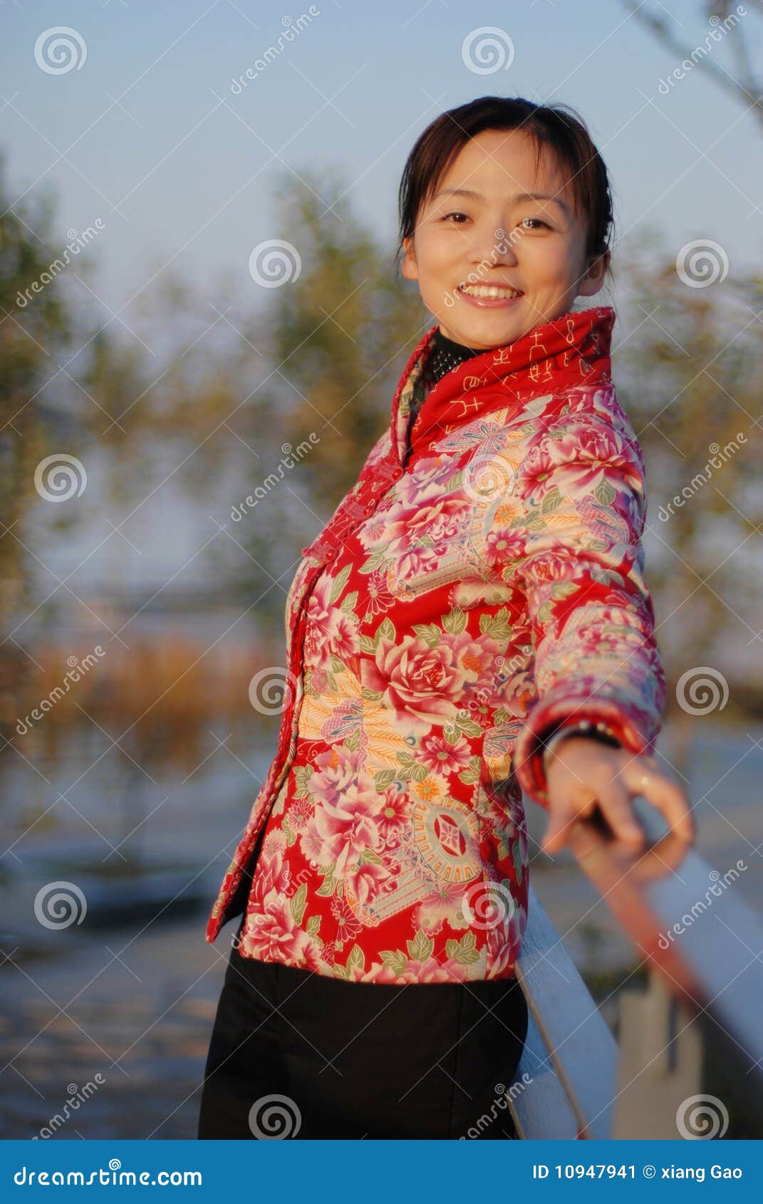 Mooie Chinese vrouw stock afbeelding. Image of uitdrukkingen - 10947941