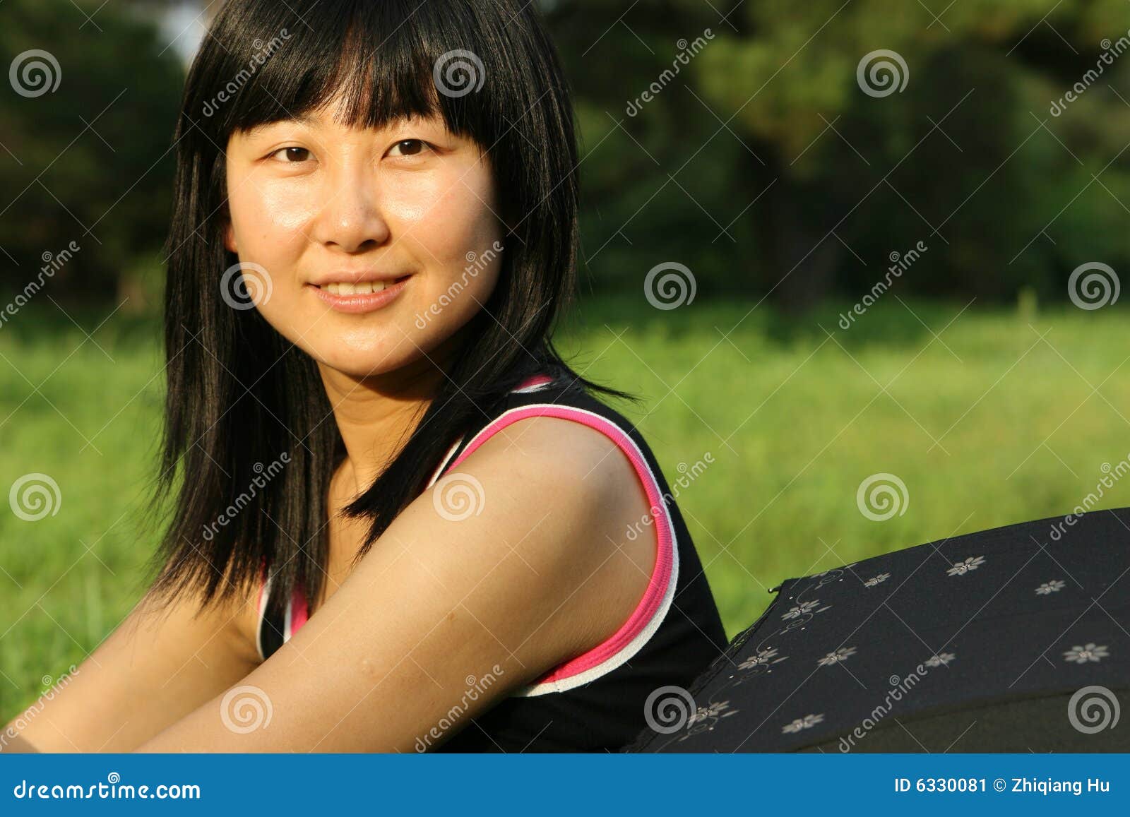 Mooie Chinese vrouw stock afbeelding. Image of inheems - 6330081