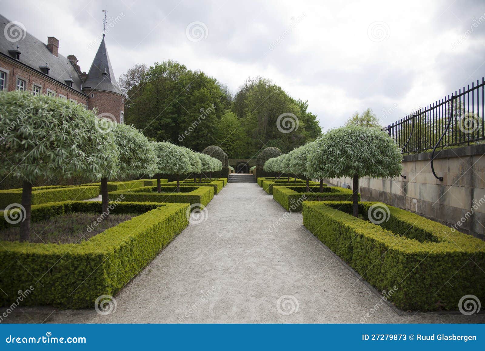 Mooie Franse tuin stock afbeelding. Image of toon, vervaardigd - 27279873