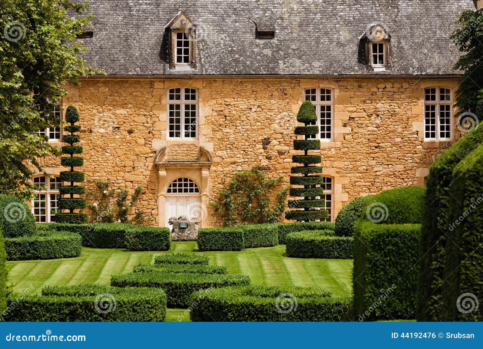 Mooie Franse tuin stock foto. Image of installatie, kleur - 44192476