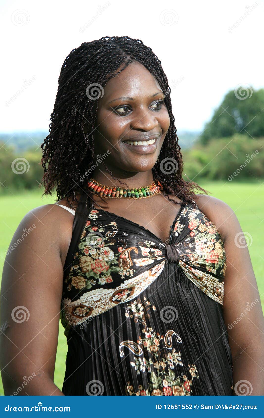 Mooie Jonge Afrikaanse Vrouw Stock Foto - Image of kleren ...