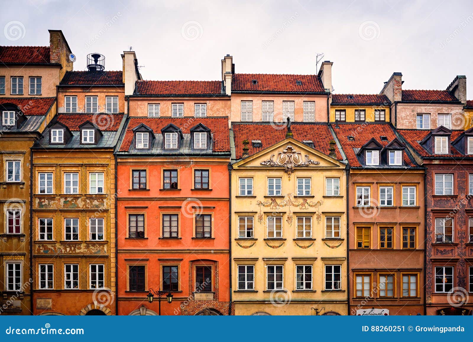 Mooie Rij Van Huizen in Oude Stad Warshau Stock Afbeelding - Image of ...
