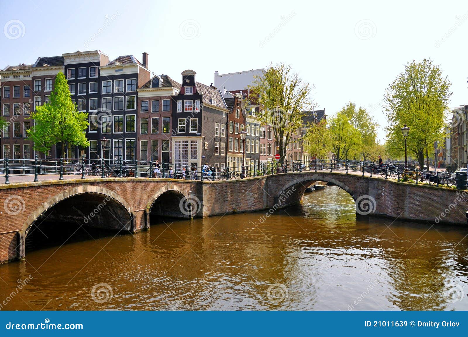 Mooie Rivier Met 2 Bruggen in Amsterdam Stock Afbeelding - Image of ...