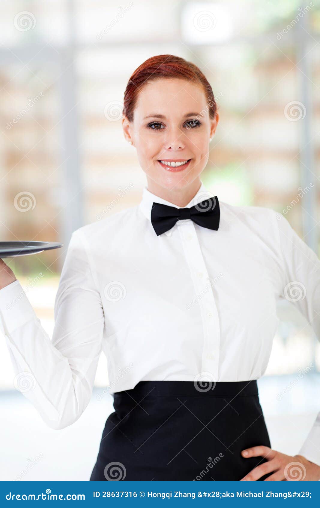 Mooie serveerster stock foto. Image of zwart, mooi, beroep - 28637316